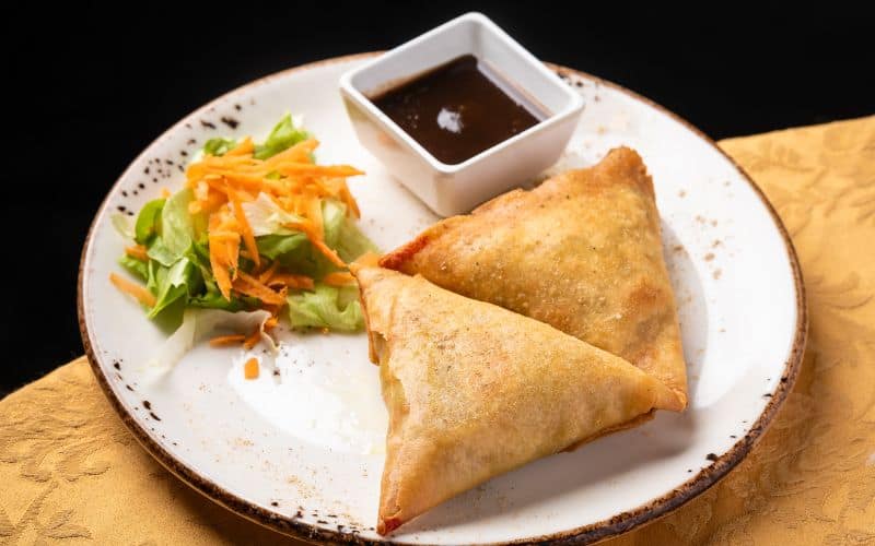 Receita Fácil de Chamuças Crocantes de Frango e Legumes